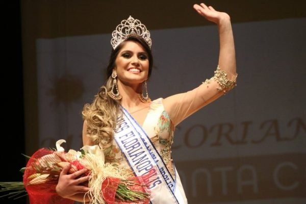 Florianopolis, tem as mulheres mais bonitas do Brasil, diz revista inglesa